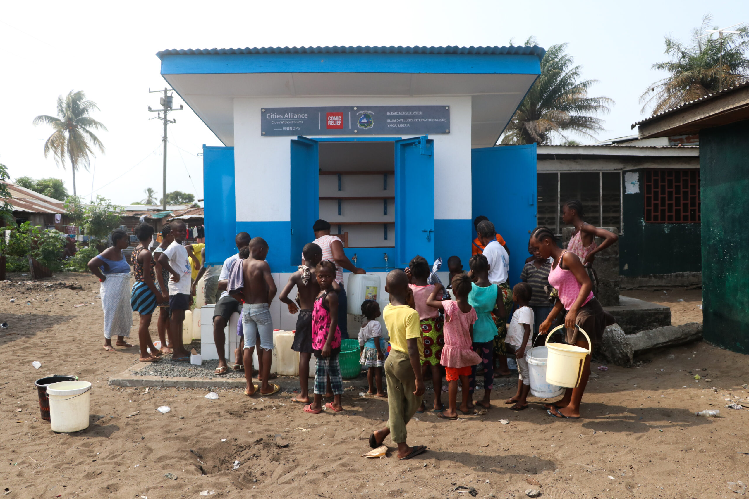 The missing link: improving urban informal resilience through climate ...